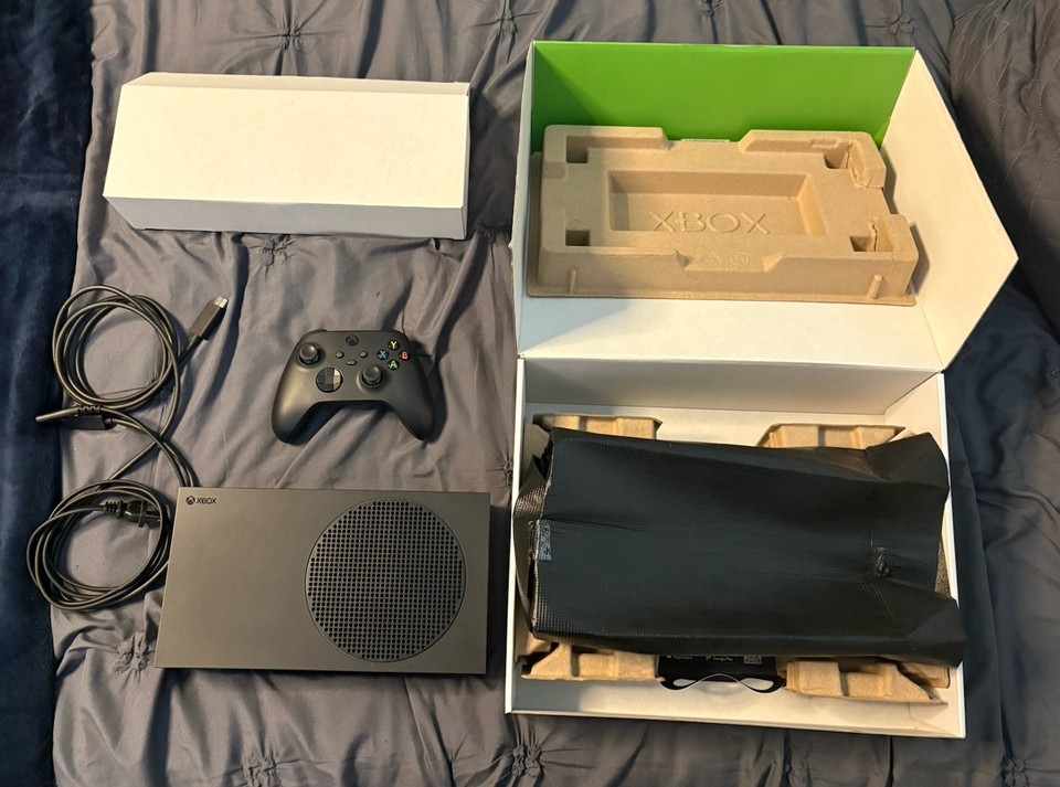 Xbox Series S 1TB Black Complete With Original Packaging And ...