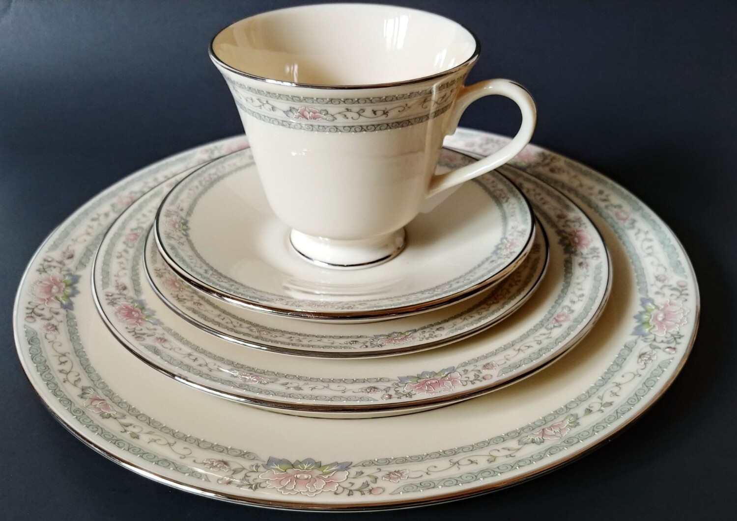 Lenox Cosmopolitan Collection Charleston 5 Pc Place Setting Several ...