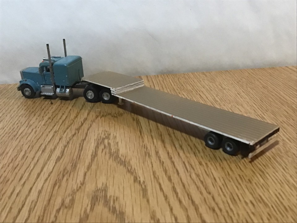 HO 1/87 Custom diecast Freightliner FLC truck and 40’ drop deck flatbed ...