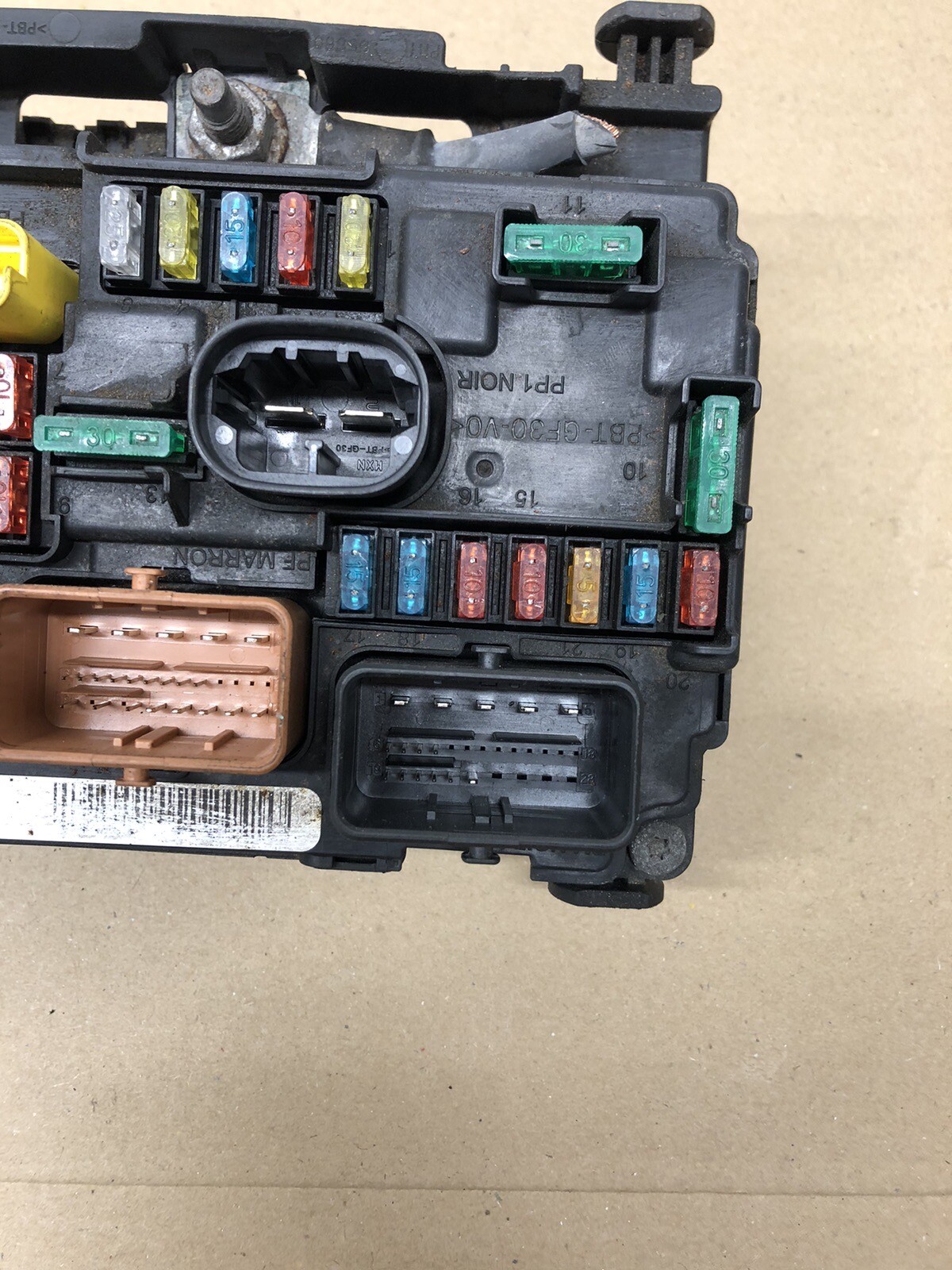 2014 Citroen C3 Picasso 1.6 HDI VTR+ Fuse Box / Fusebox Underbonnet ...