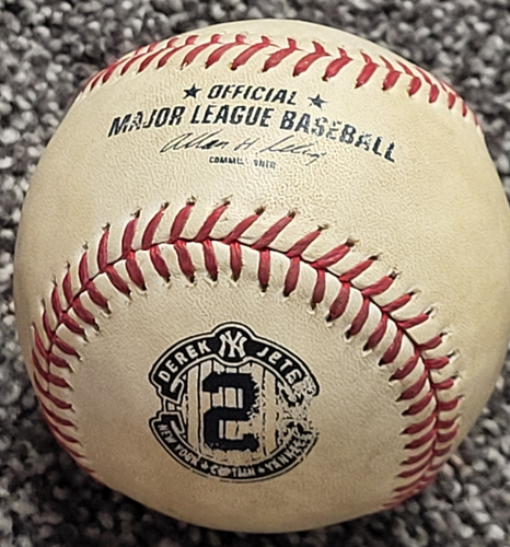DEREK JETER LOGO GAME USED OFFICIAL MAJOR LEAGUE BASEBALL IN CUBE N.Y ...