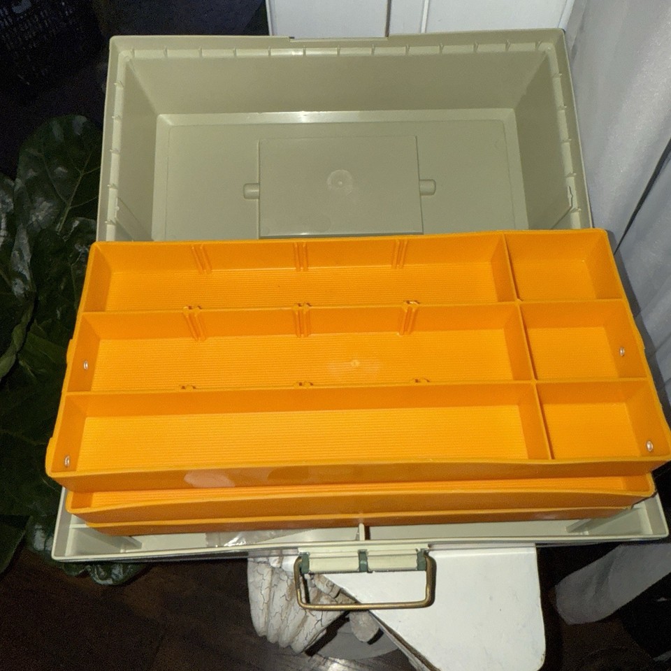 New Old Stock Rebel 635 3-Tier Retro FLY Fishing Tackle Box Huntin Core ...