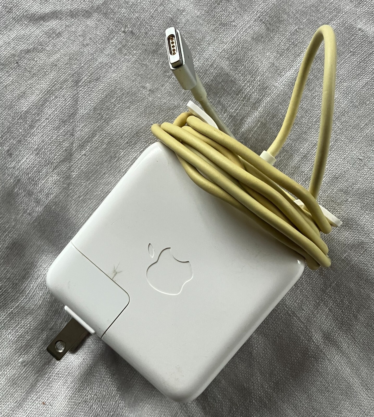 Apple (45-Watt) MagSafe 2 Power Adapter with Folding Wall Plug - White ...