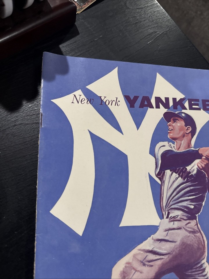 1960 New York Yankees Official JAY Yearbook NEAR PERFECT *MICKEY MANTLE ...