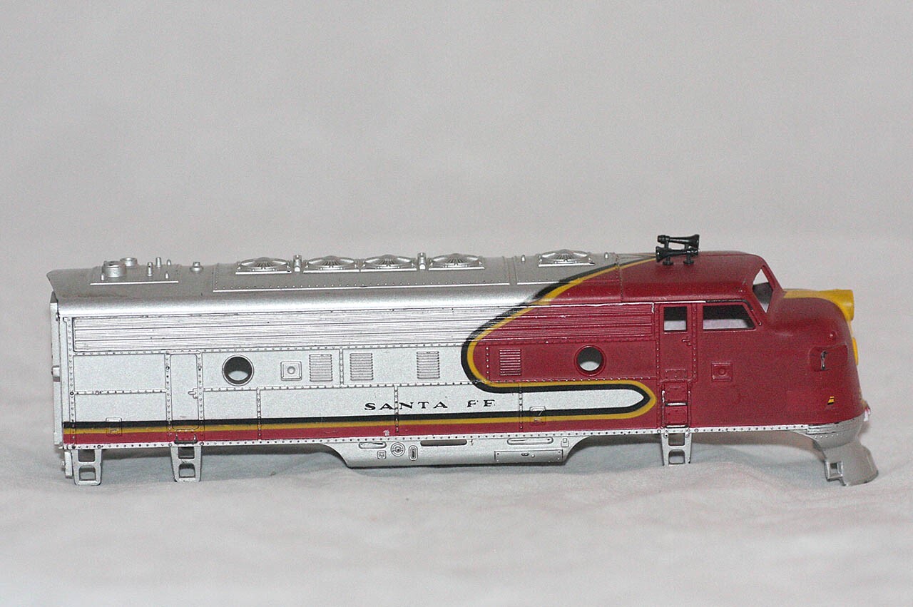 Athearn HO Scale EMD F7 Santa Fe train locomotive shell unnumbered | eBay
