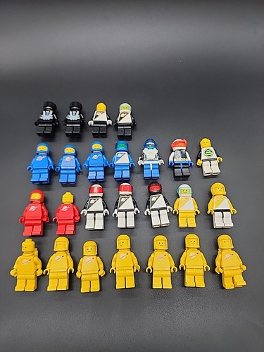 Lego Classic Spaceman Lot Of 25 Minifigures Blue Yellow Red Black Etc ...