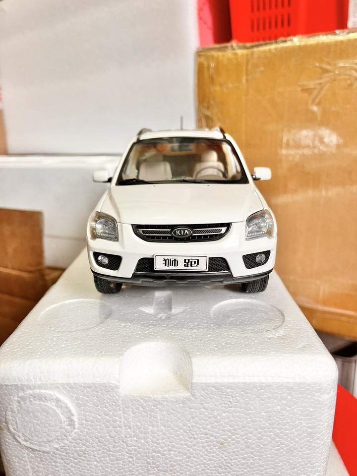 1:18 Scale Kia Sportage 2009 White Diecast Model Car | eBay