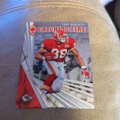 2019 Panini Phoenix Tony Gonzalez Catching Fire #30 (Kansas City Chiefs ...