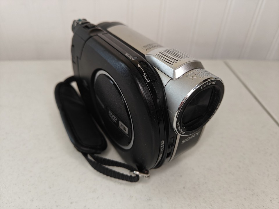 TESTED Sony Handycam DCR-DVD650 Mini DVD Camcorder, Battery, Power ...