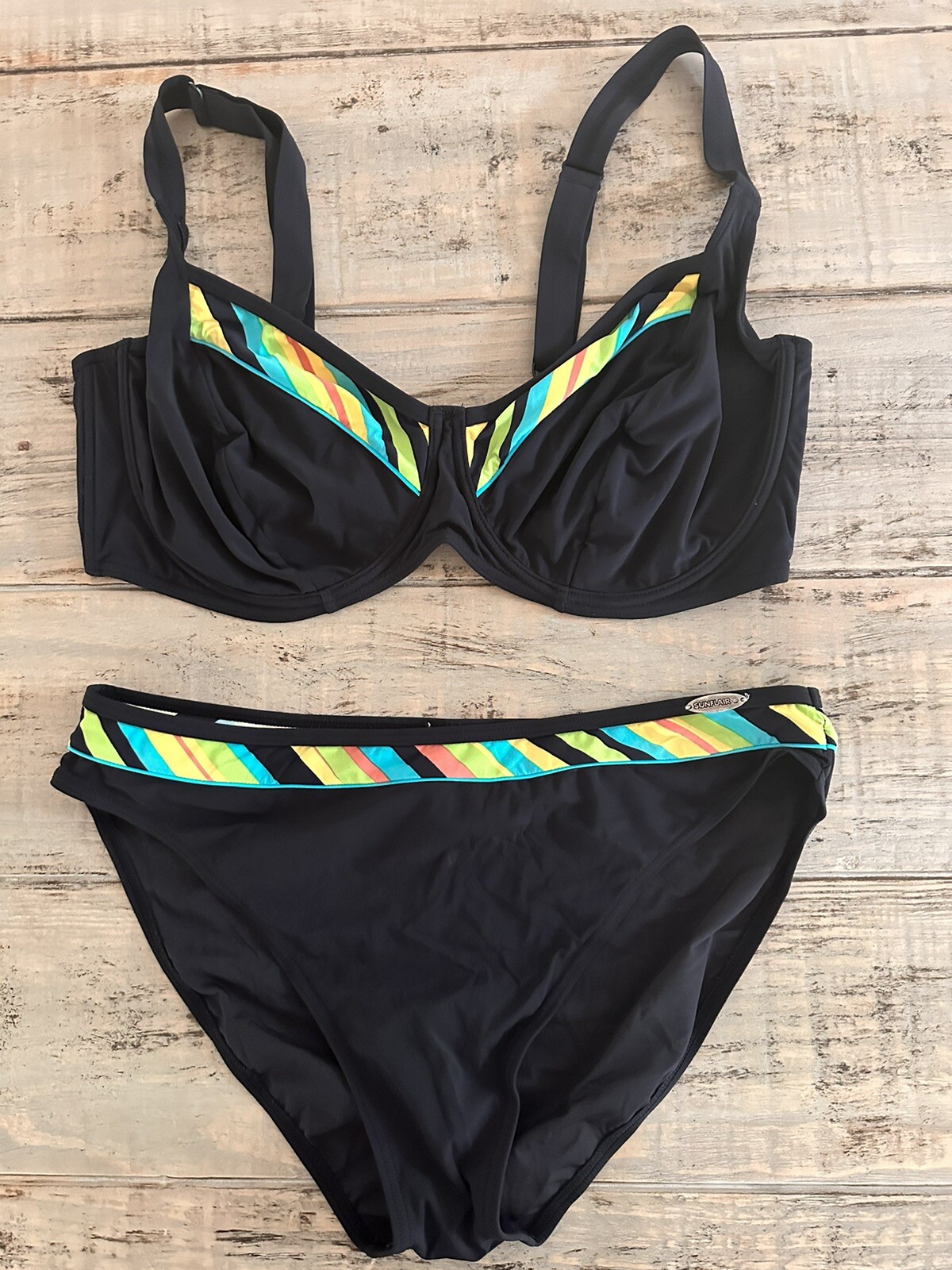 **SUNFLAIR** BLACK UNDERWIRE BIKINI - Gem