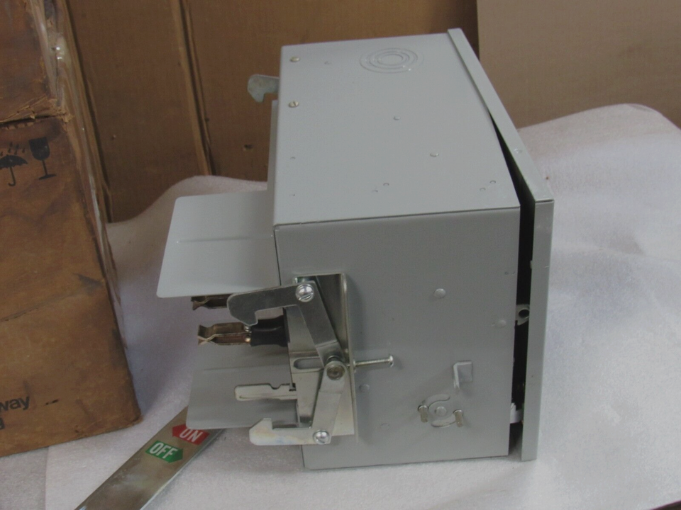ITE FUSIBLE BUS PLUG BUSWAY SWITCH XL-X RV361 30 A AMP 600V 3Ø 3W 3P 3 ...