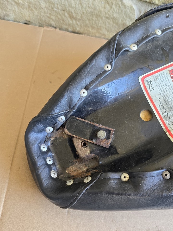 1958-1978 Harley Mustang Ironhead Sportster XL Studded Seat Vintage ...
