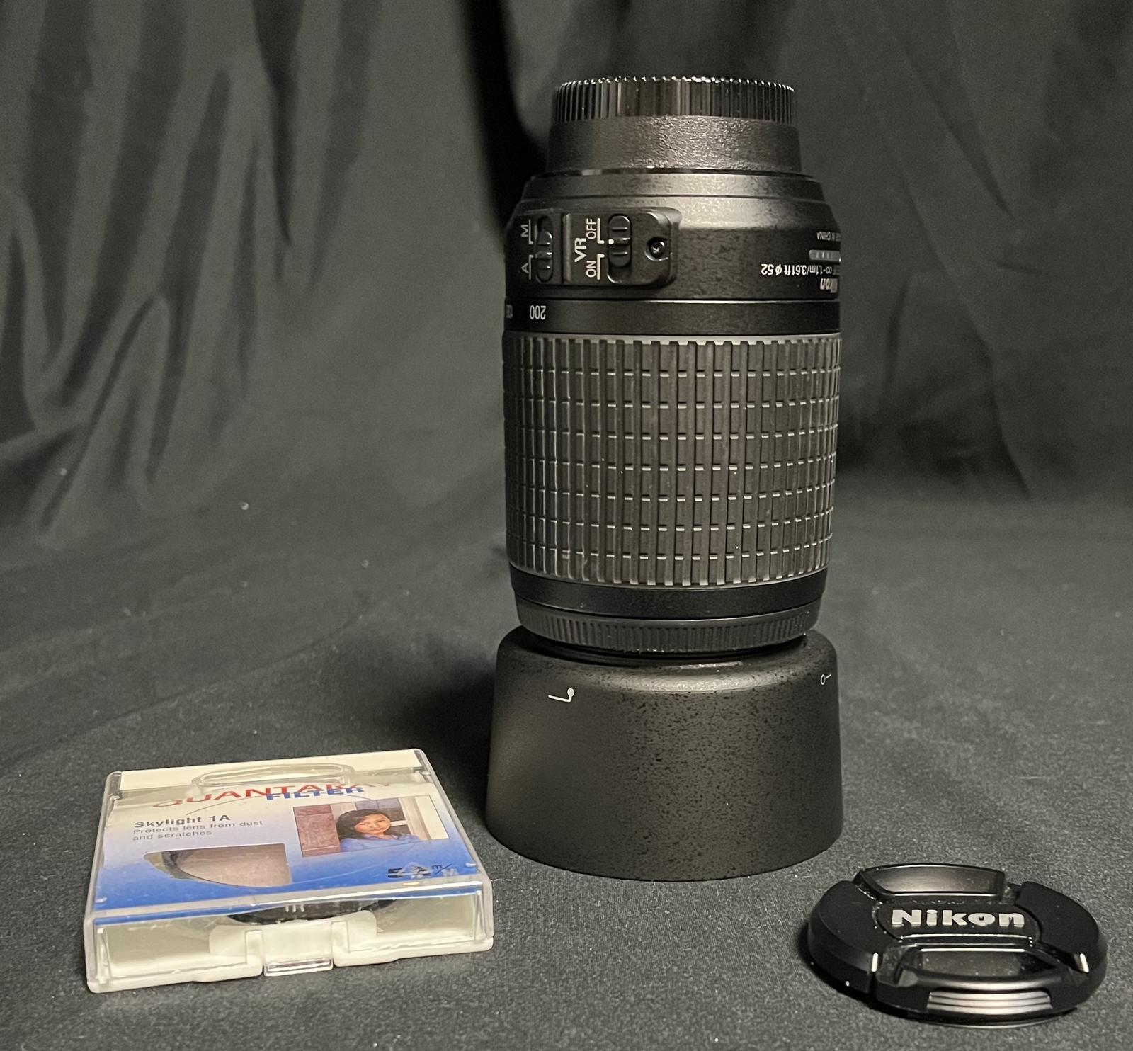 Nikon DX SWM VR ED Infinity-1.1m/3.61 ft 52-AF-S Nikkor 55-200mm 1:4-5 ...