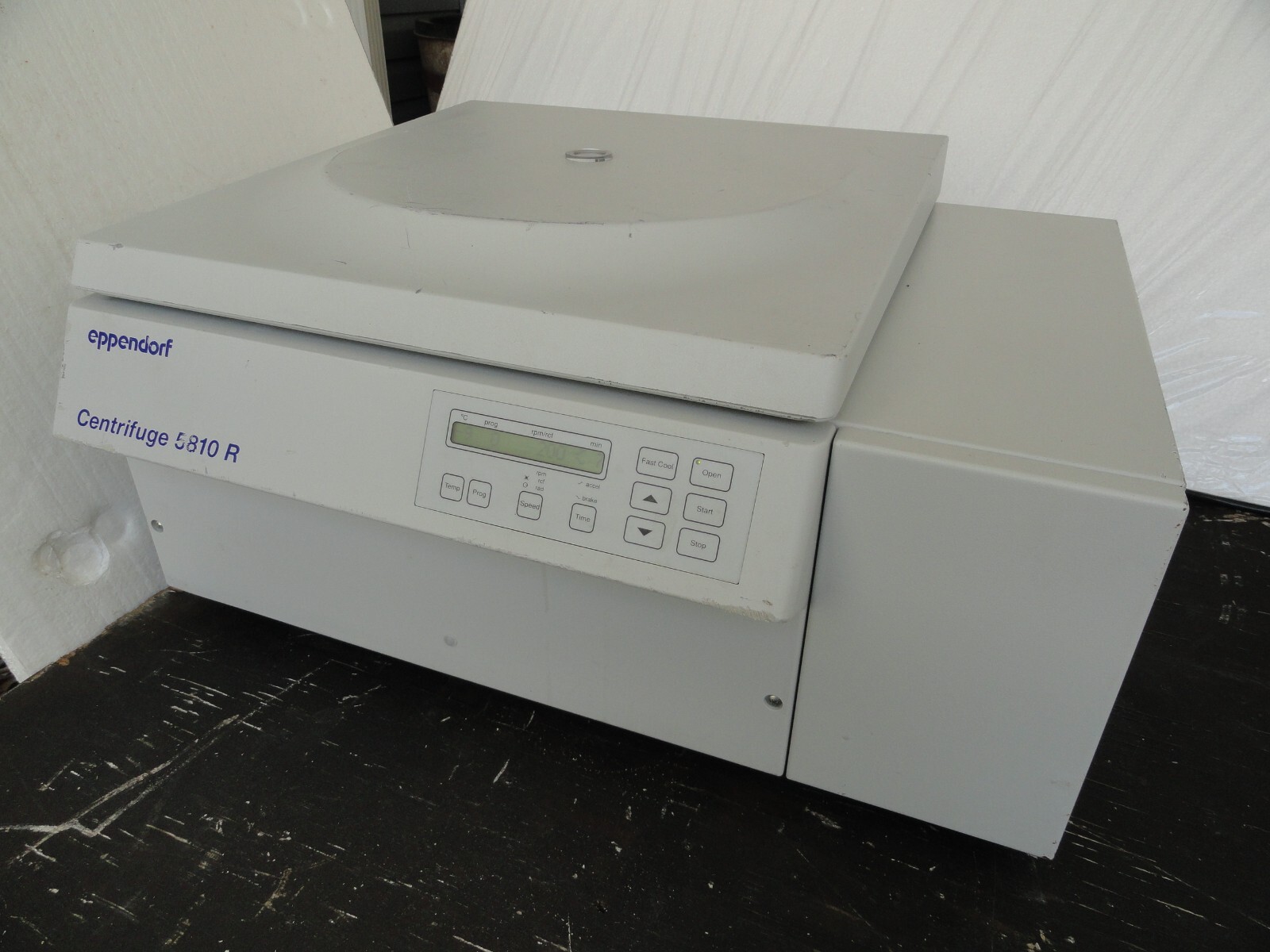 Eppendorf 5810R Benchtop Refrigerated Centrifuge 120V - No Rotor, See ...