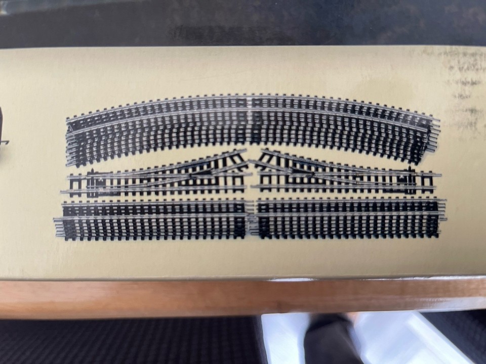 HORNBY R1045 THE ROYAL TRAIN SET ( MARKS & SPENCER ) NB: NO LOCOMOTIVE ...