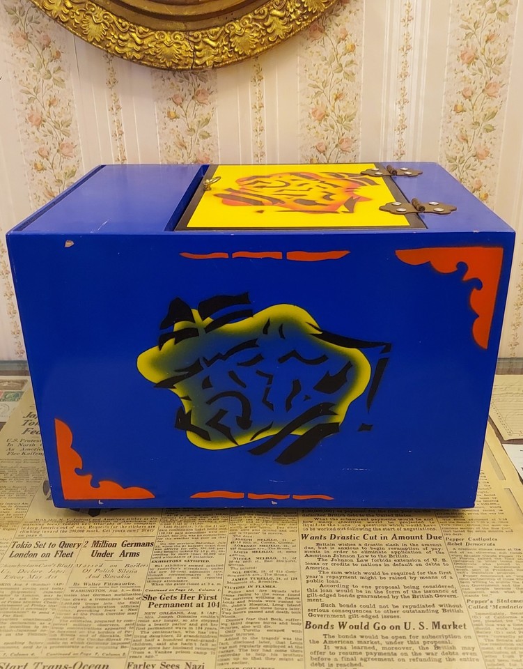 Vintage Mak Magic Rabbit Box Stage Illusion Prop - Excellent Condition ...