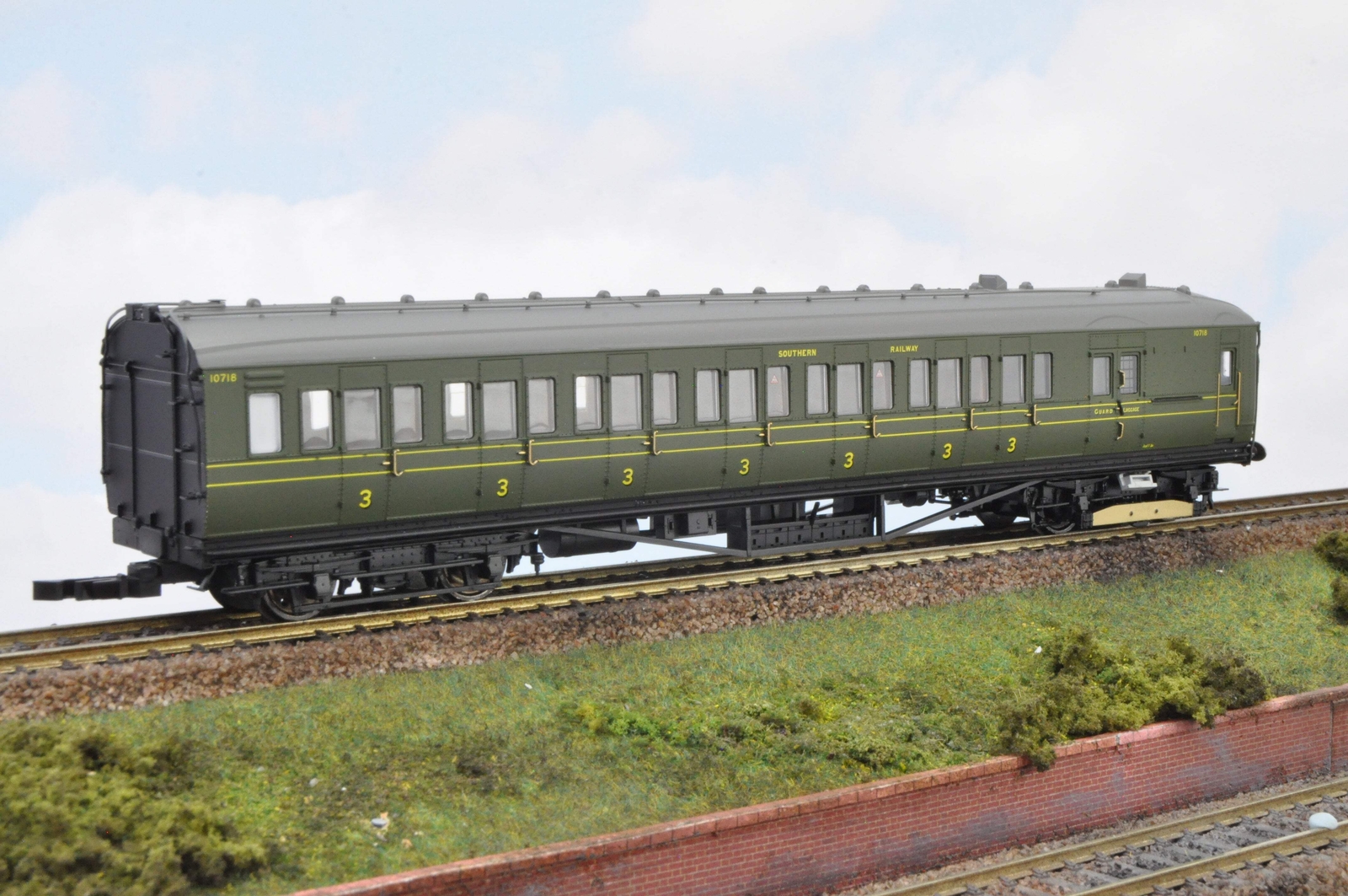 Hornby OO Gauge R3700 Southern Railways 2-BIL Train Pack No.2152 ...