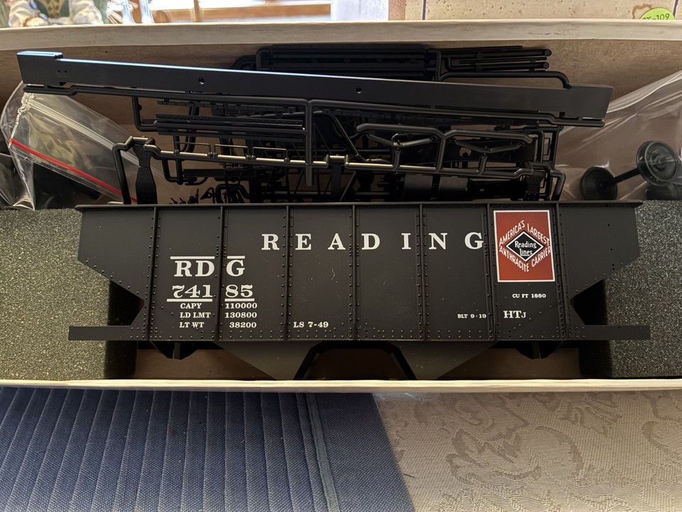 Intermountain 55 Ton 2 bay Hopper car #74195 Reading red Harold 2 Rail ...