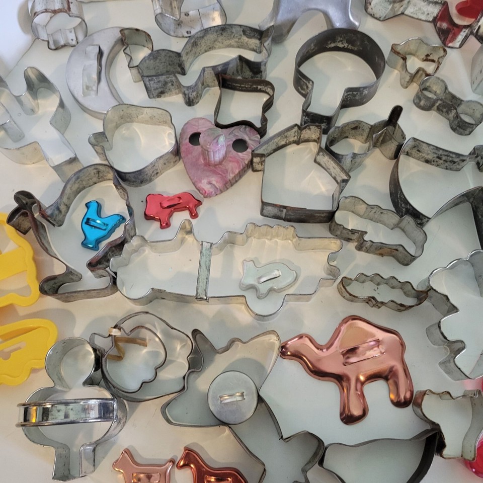 Vintage Lot of 52 Assorted Cookie Cutters in Various Shapes & Sizes and ...