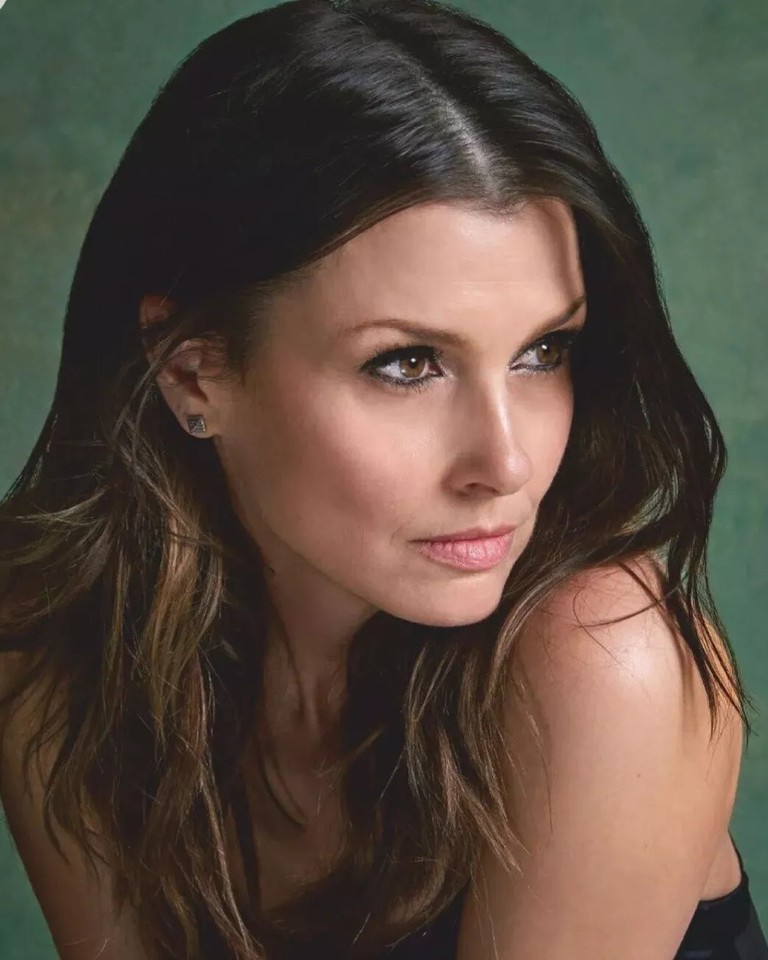 Bridget Moynahan Posing Headshot 4x6 Picture Celebrity Print | eBay