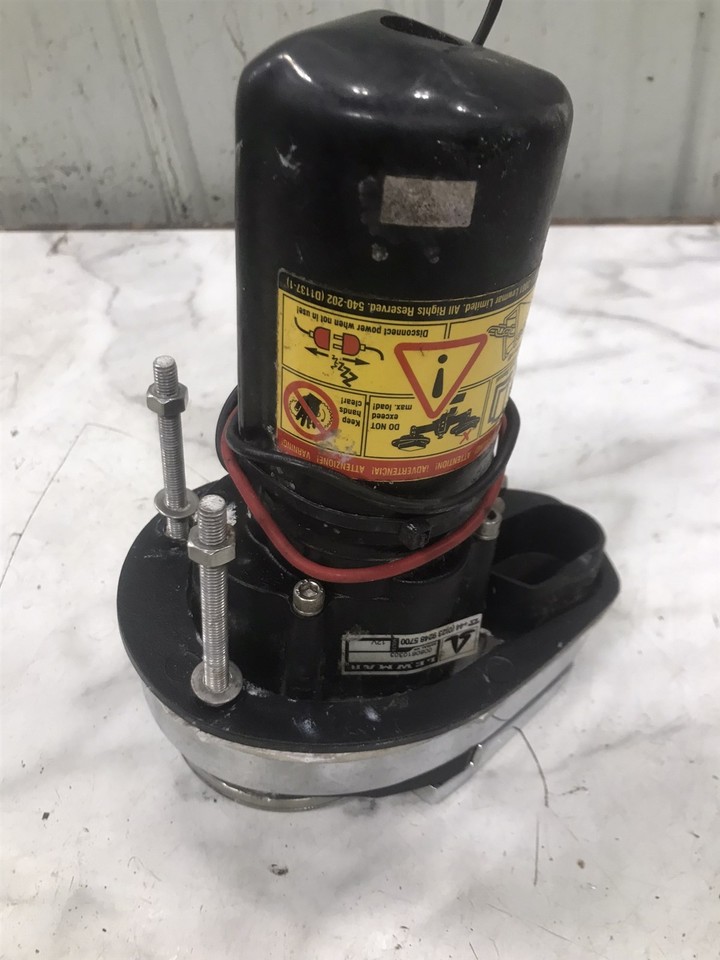 regal Commodore 265 Boat Lewmar Simpson Lawrence electric anchor winch ...