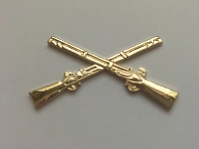 US ARMY INFANTRY LARGE GOLD CROSSED RIFLES MEASURES 1 3/4 INCHES | eBay