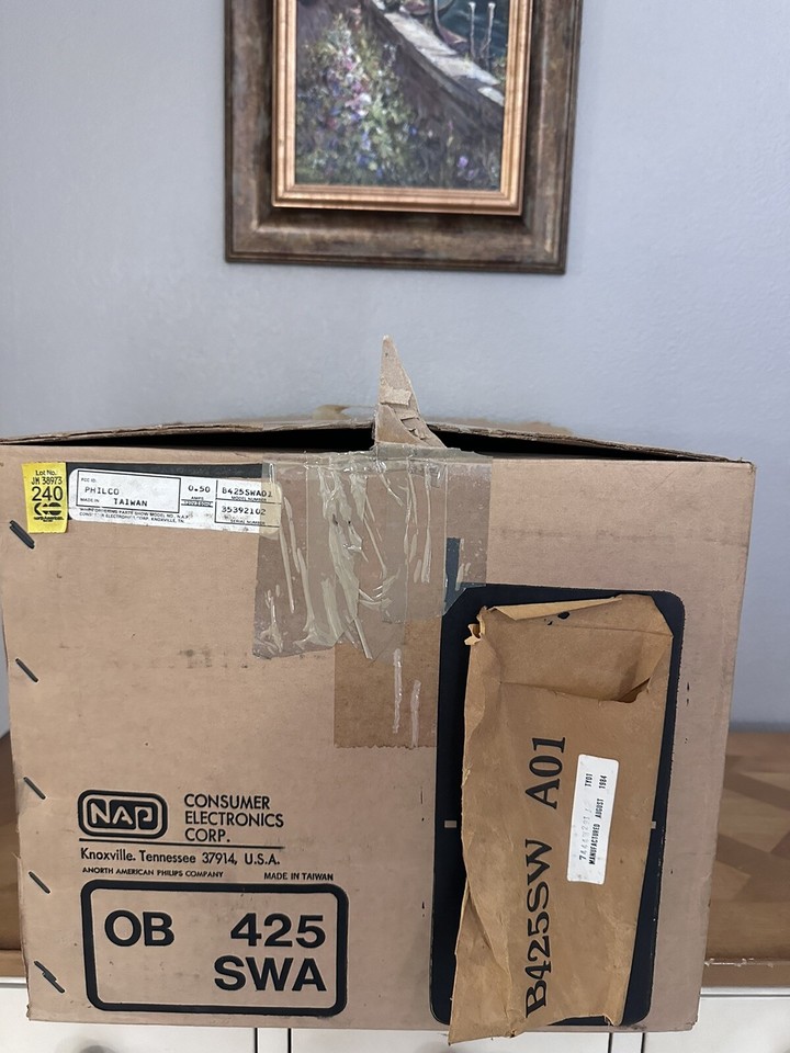 Philco 1984 13” Vintage Television B425SWA01 W/ Original Box. Black ...