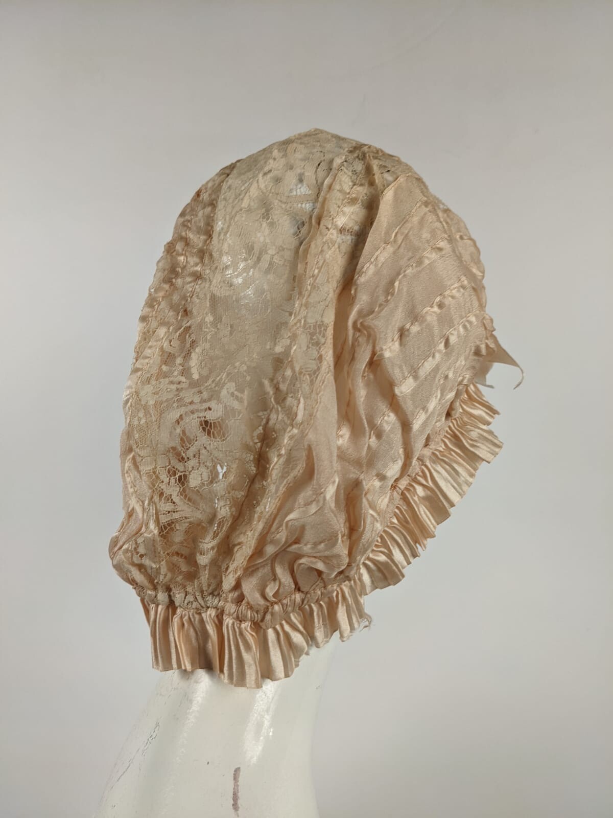 ANTIQUE EDWARDIAN SILK & LACE BED BONNET W RUFFLE EDG… - Gem