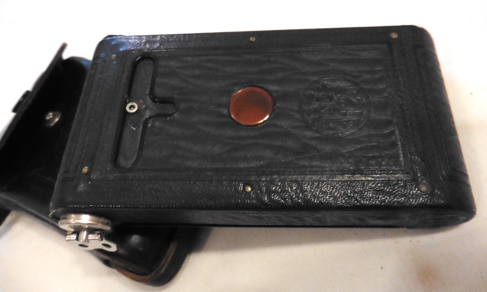 2 Antique Cameras: Kodak Vest P. + Model B Vest Pocket A127 Film ...