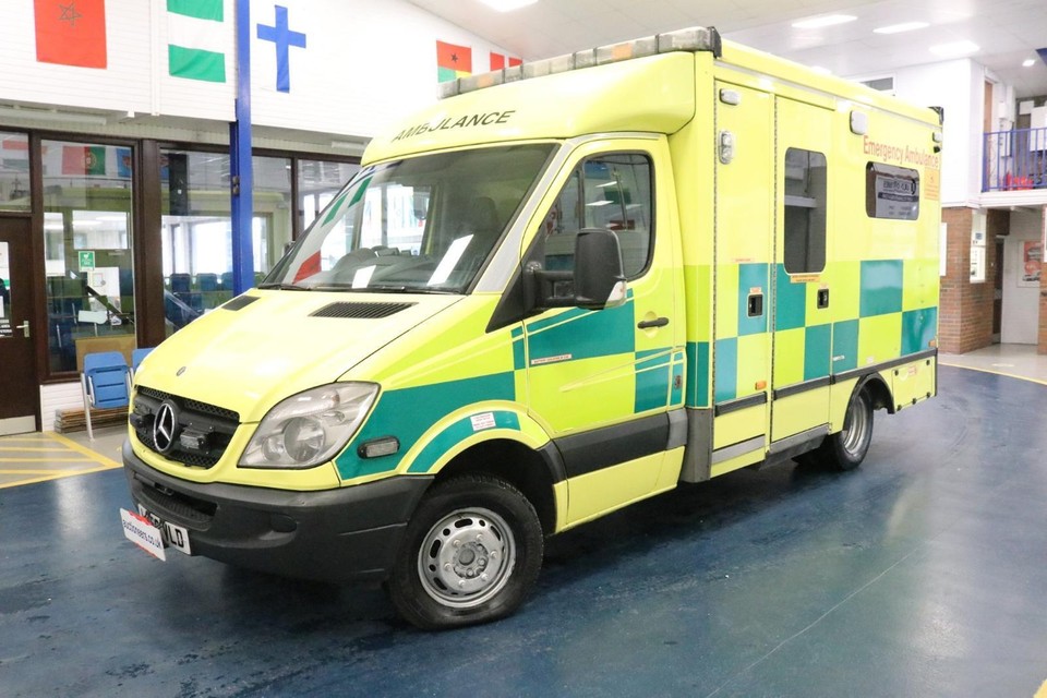 2009 - 58 - MERCEDES SPRINTER 2.2CDI 150PS AUTO UV MODULAR AMBULANCE ...