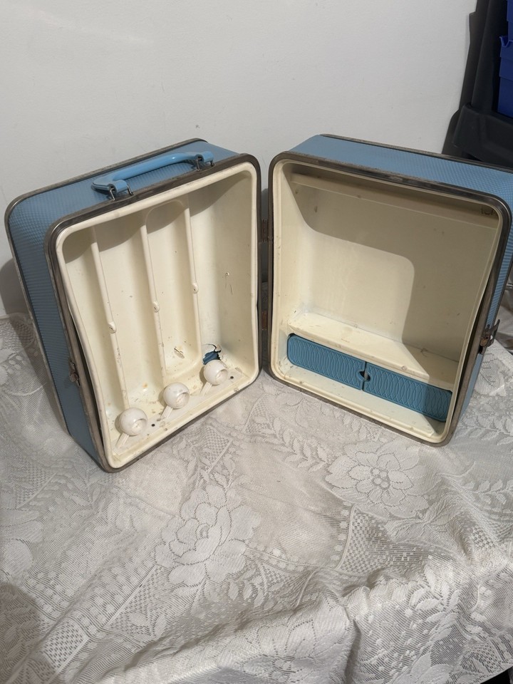 VINTAGE BARBIE WEDDING DOLL TRUNK CASE LITTLE THEATER COSTUME TRUNK ...