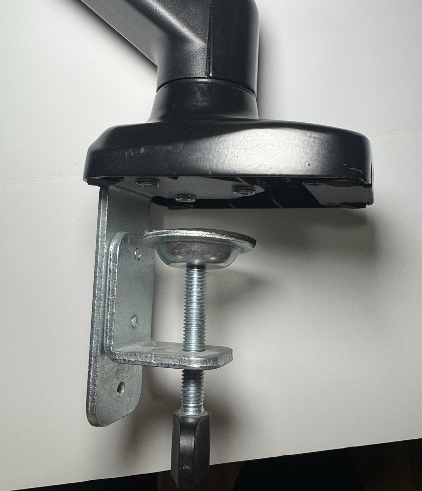 Samsung 27" Curved Monitor CF390 Series HDMI. W/Desk Mount Arm. See ...