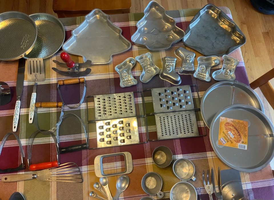 65 Vtg Kitchen Gadgets Farmhouse Utensils Cake Pans Flint Ecko Bake ...