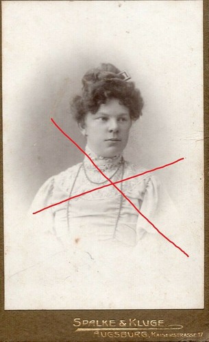 Augsburg, Kgr. Bayern, junge Frau im hellen Kleid, Brustporträt, CDV ...