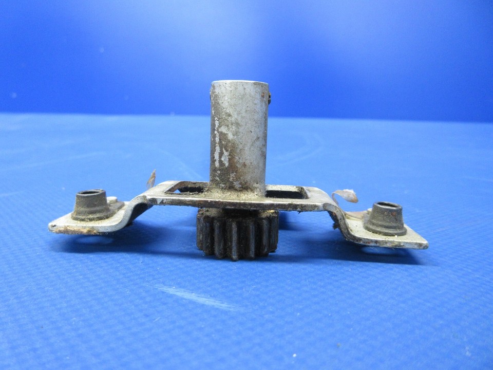 Cessna 180 / 180K Door Latch Clutch Assy LH P/N 0711699-1 (0624-1221 ...