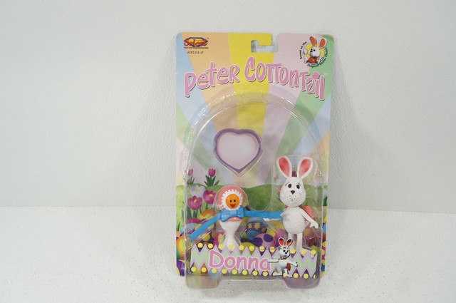 2001 Peter Cottontail Donna & Flower Action Figure Rankin Bass Diamond ...