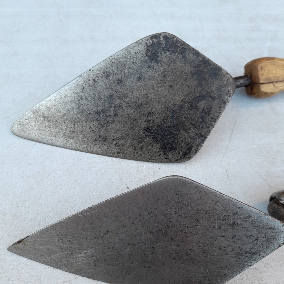 VINTAGE W.H.S HUNT & SONS BRICK LAYING TROWEL BUNDLE OF THREE OLD TOOLS ...