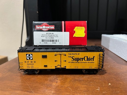 HO Scale Intermountain Santa Fe ATSF 40' reefer boxcar 32949 | eBay