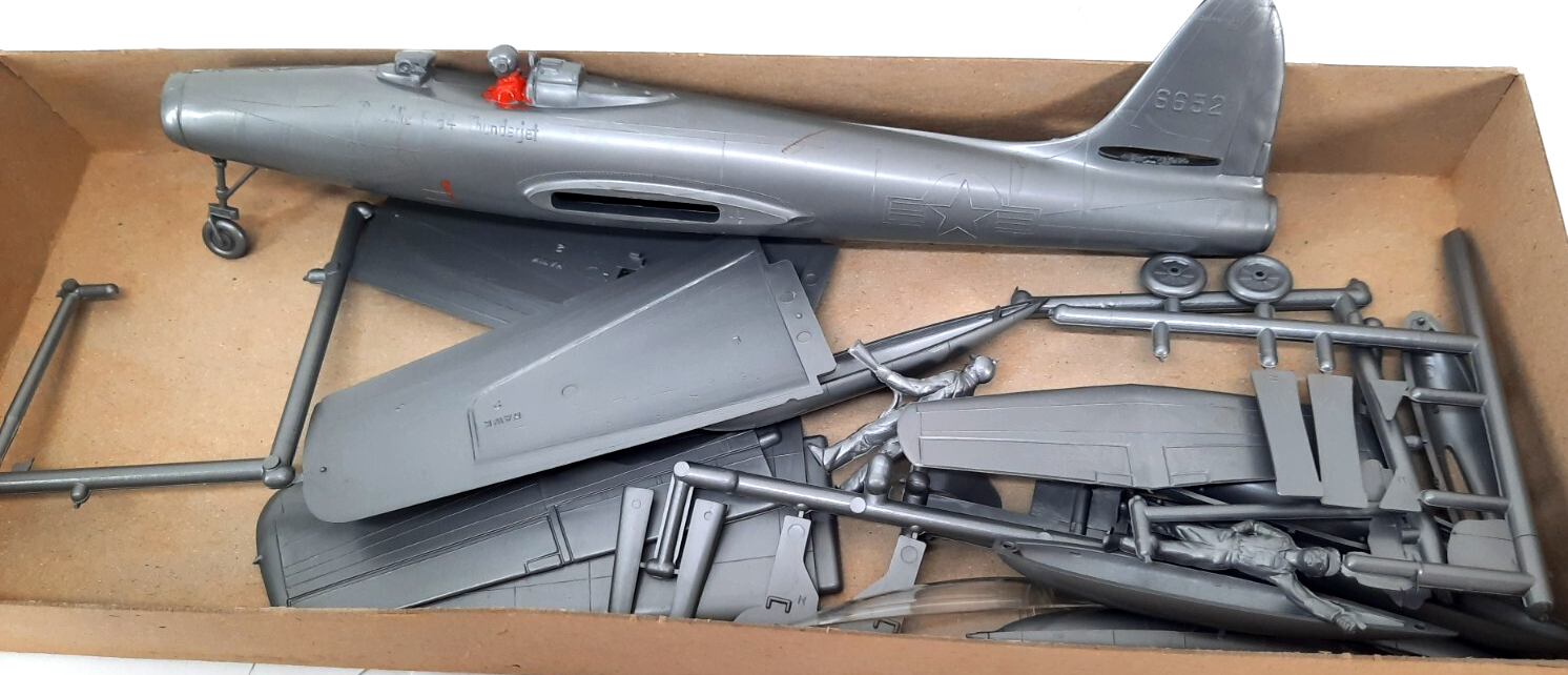 1964 Hawk Republic F-84G Thunderjet 1:48 Scale Model Kit Mostly ...