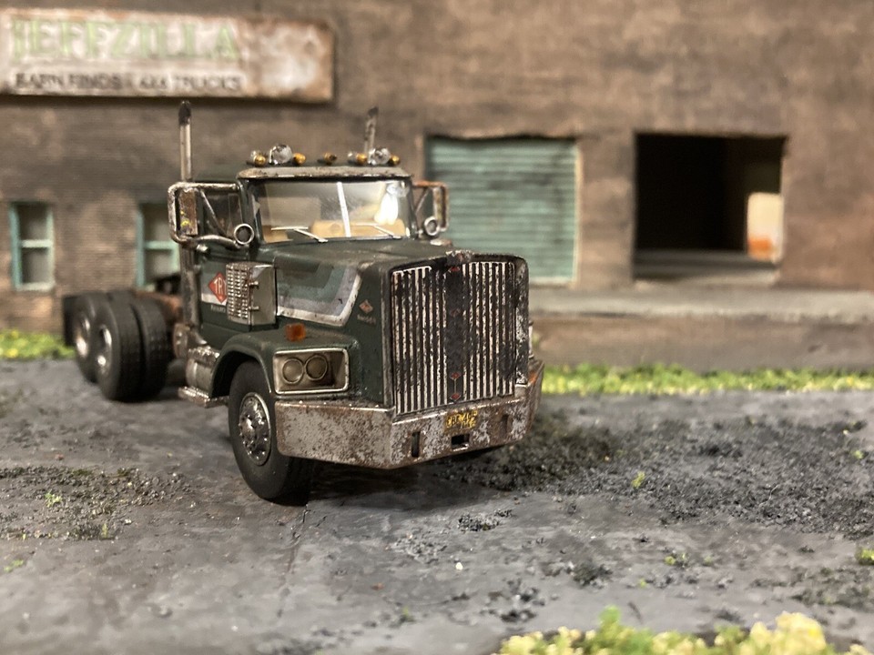 1974 Diamond Reo Raider NEO Resin 1/64 Weathered Barn Find Semi Truck ...