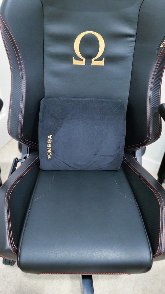 Secret Lab Omega 2020 Gaming Chair Black Gold Excellent Condition ...