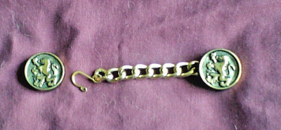 Clasp cape cloak 3 kinds: gold suns, woven gold, gold lions, big link ...