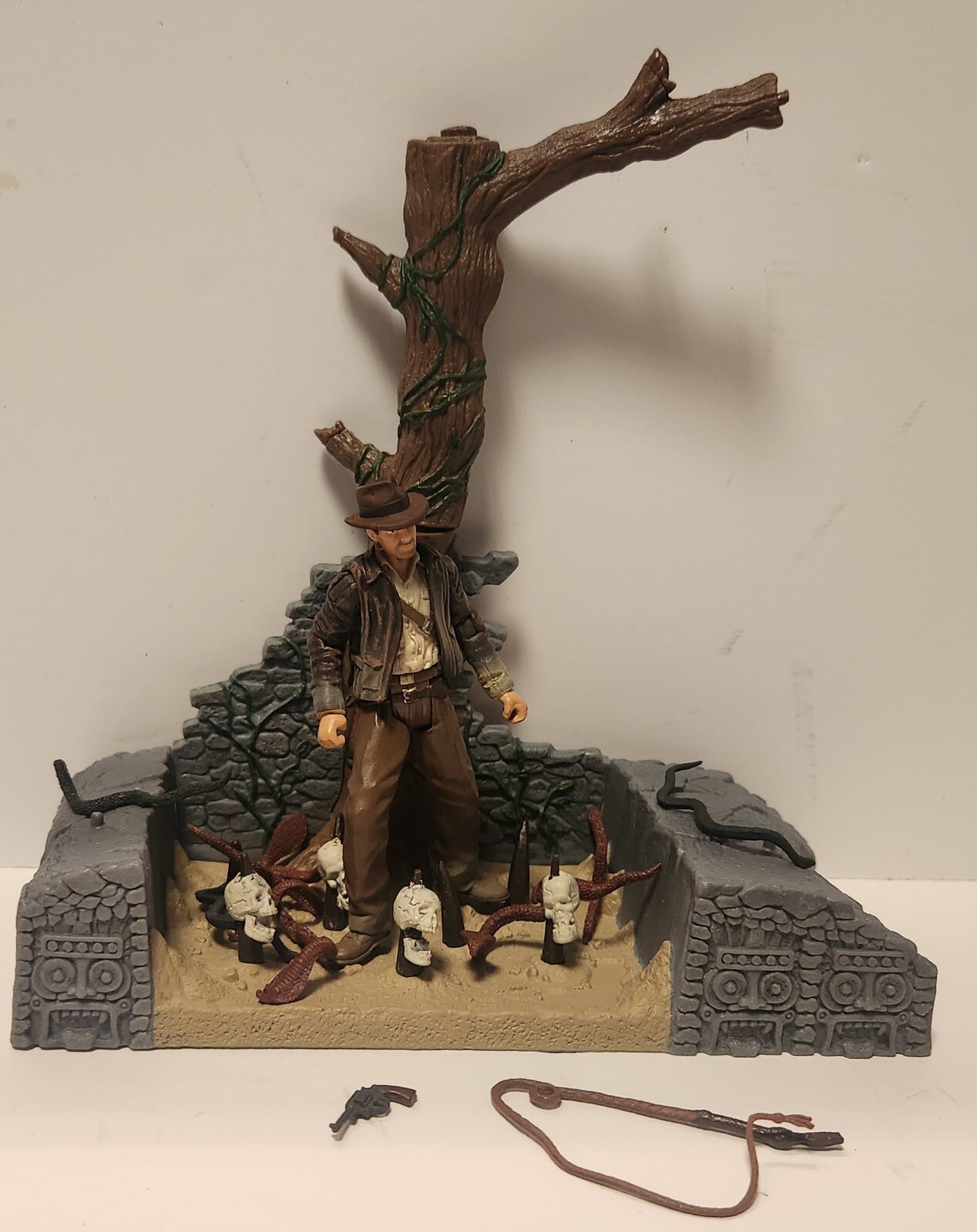 Indiana Jones Raiders of the Lost Ark Temple Pitfall figure and Ark ...