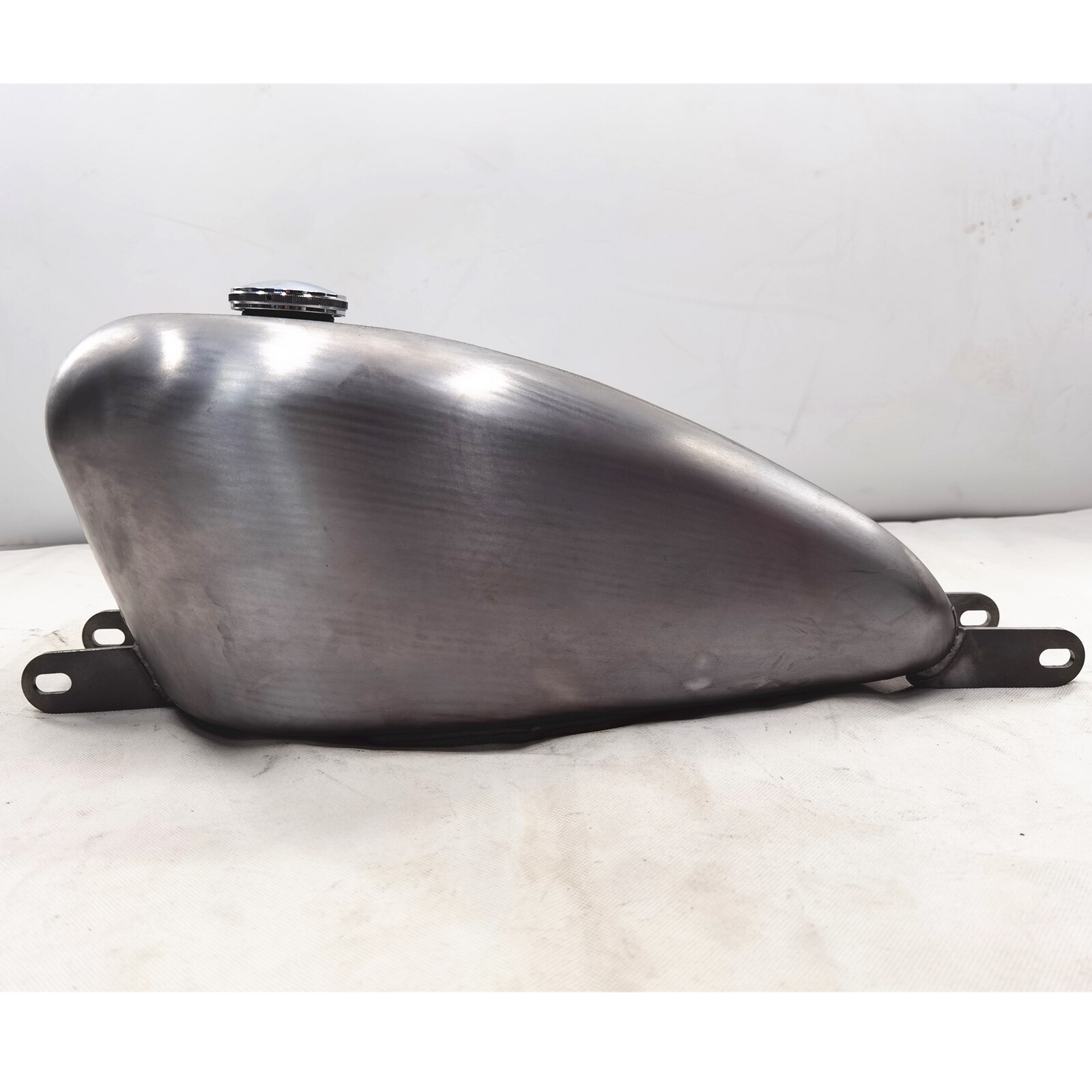 Silver Motorcycle 12L Petrol Gas Fuel Tank For Harley Softail StreetBob ...