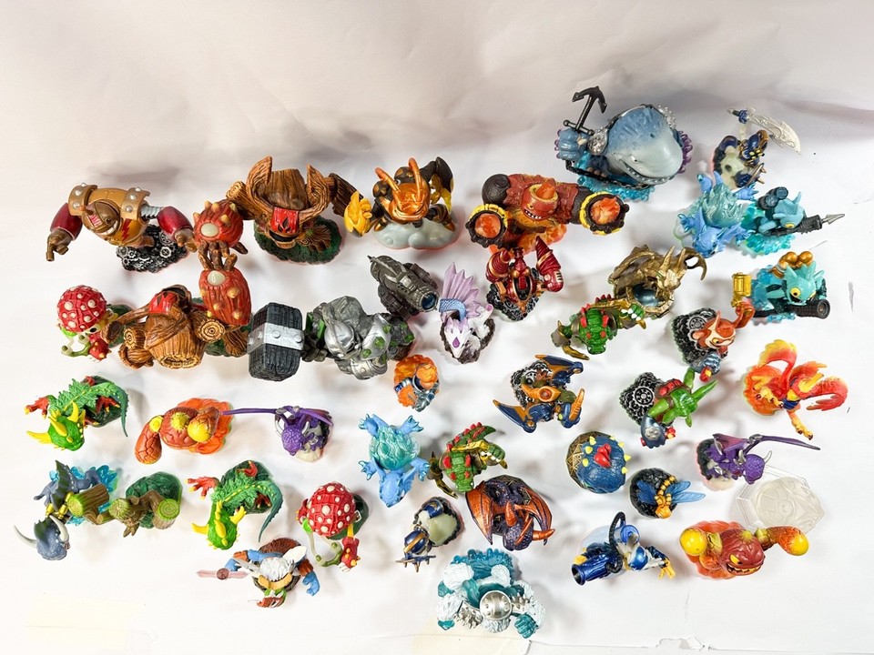Activision Skylanders Action Figures Lot of 40 with two Spyro Bag | eBay