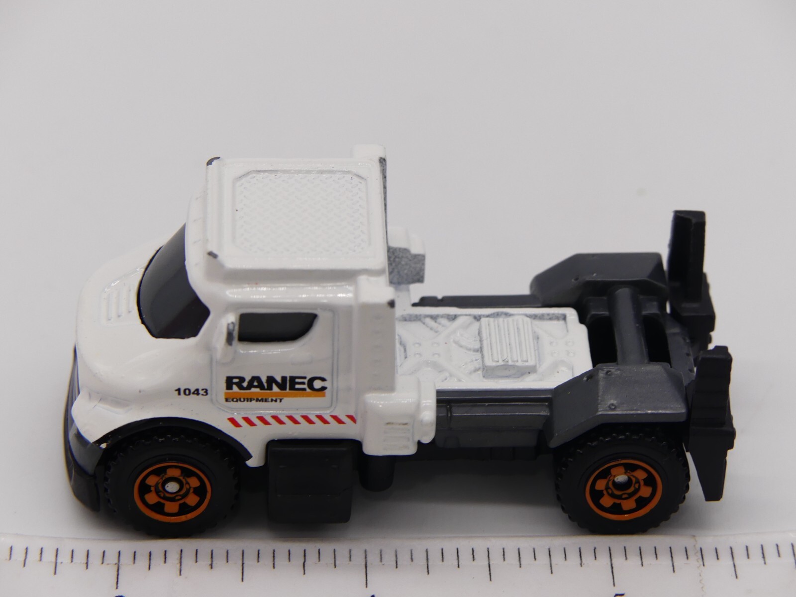 2017 Tree Lugger Semi Truck Matchbox Diecast Car White Orange Ranec ...