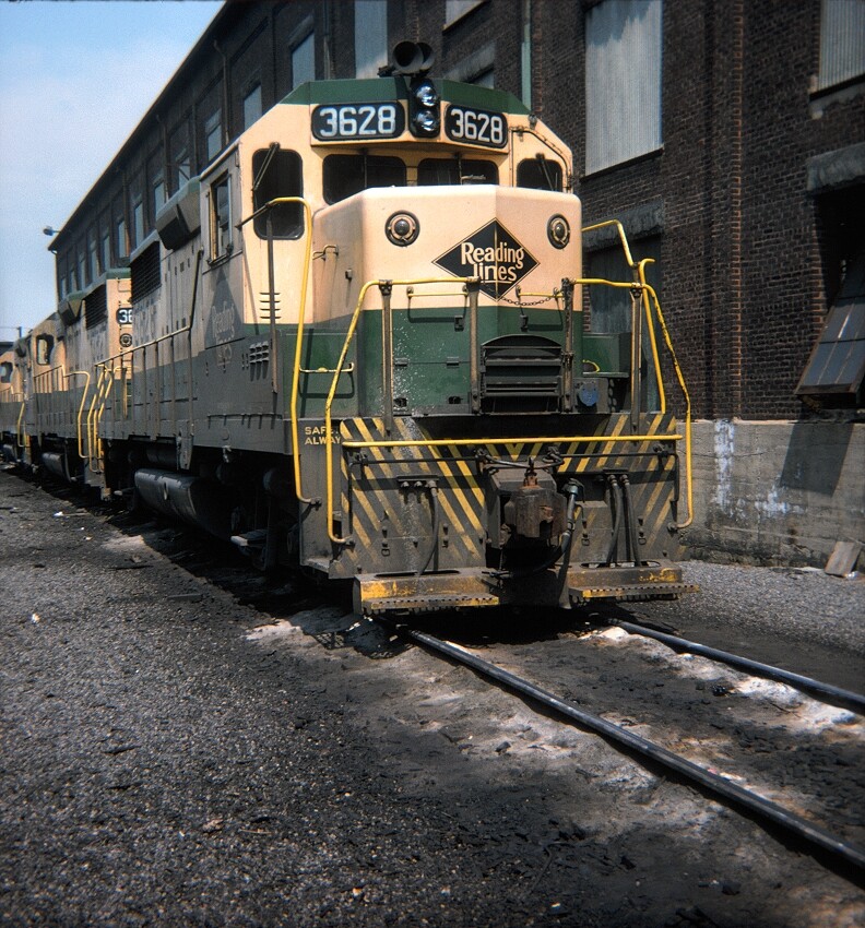 Reading (RDG) - GP35 - #3628 - Original 120 Slide | eBay