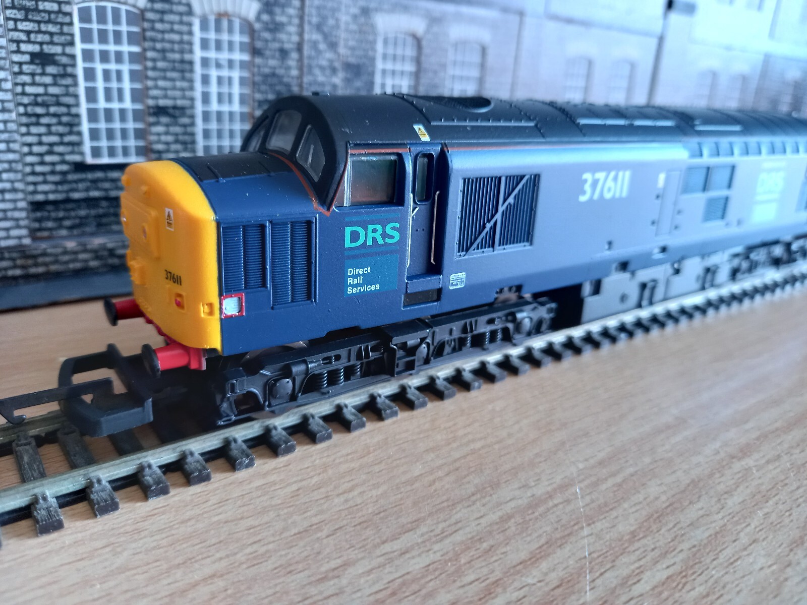 Lima L204683 Class 37 Diesel Locomotive 37611 DRS Livery 00 Gauge . for ...