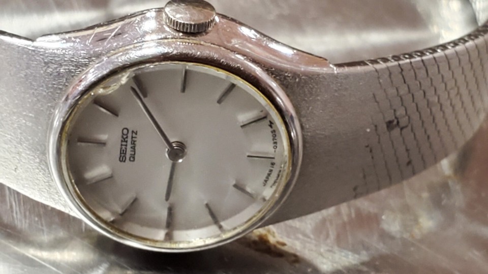 Vintage 1980's Ladies Seiko Quartz Watch Safety Chain Silver Tone 16 ...