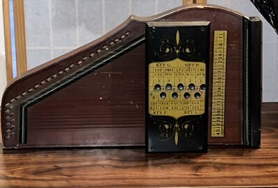 Musical Instruments (Pre-1930) - Antique Autoharp